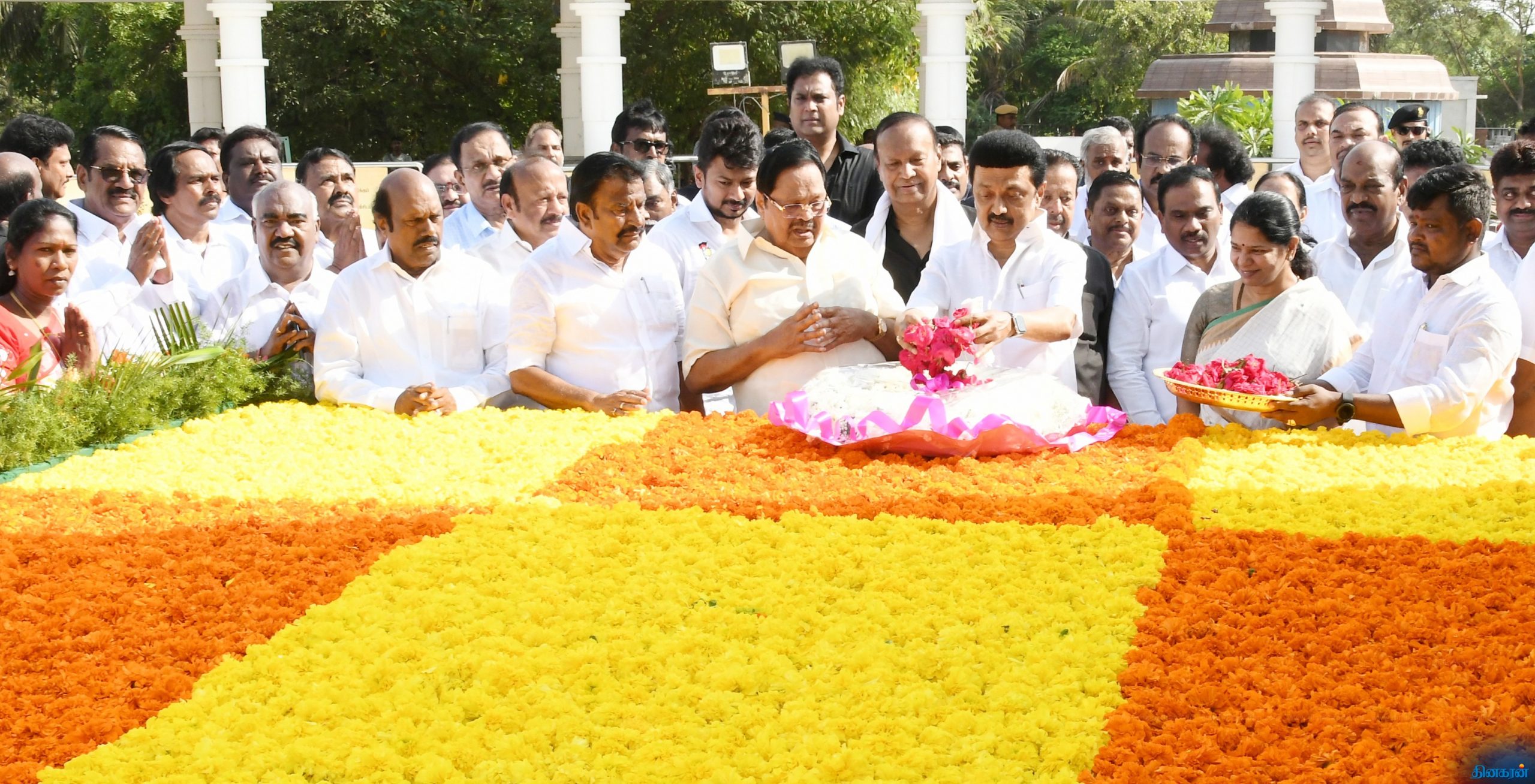கலைஞரின் 5ம் ஆண்டு நினைவு தினம்.. முதல்வர் மு.க.ஸ்டாலின் தலைமையில் ...