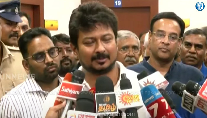 நாங்கள் என்ன அவங்க அப்பா வீட்டு காசவா கேட்டோம் தமிழ்நாட்டு மக்கள் கொடுத்த வரிப்பணம் தானே ...